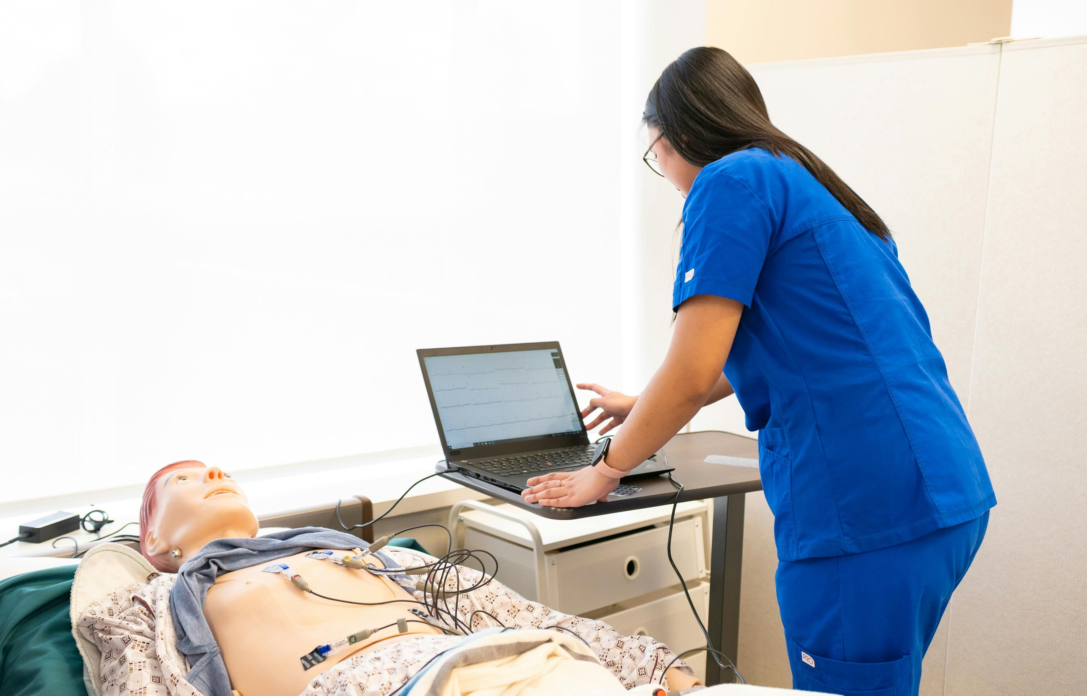 How Virtual Simulations Work in Australian Online Nursing Education